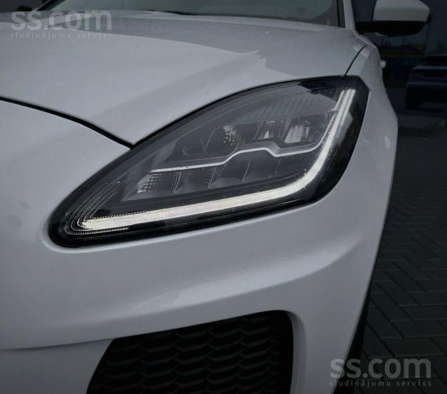 White Jaguar E-Pace 2019 in Telschi, with an engine capacity of 2.00 L and mileage of 215 thousand km for 13699 €, photo 25 on AUTOMOTO.COM.LV