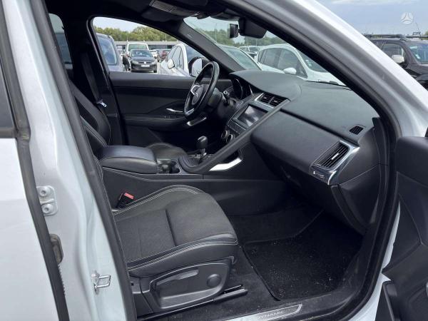 Balts Jaguar E-Pace 2019 Tauragė, ar dzinēja tilpumu 2.00 L un nobraukumu 123 tūkst. km par 9500 €, foto 8 vietnē AUTOMOTO.COM.LV