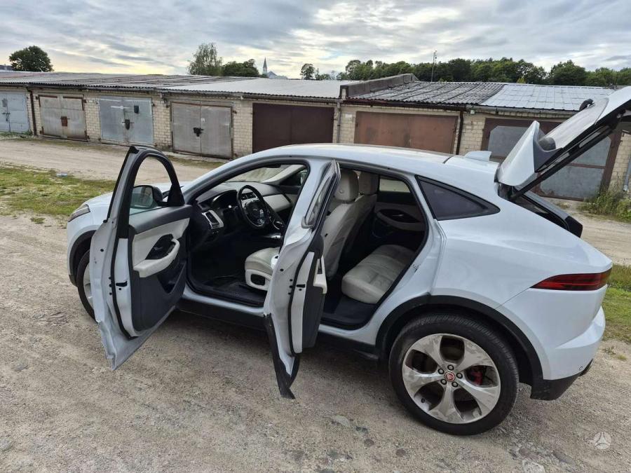 White Jaguar E-Pace 2019 in Telschi, with an engine capacity of 2.00 L and mileage of 212 thousand km for 8500 €, photo 5 on AUTOMOTO.COM.LV