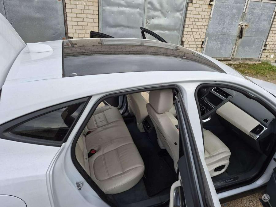 White Jaguar E-Pace 2019 in Telschi, with an engine capacity of 2.00 L and mileage of 212 thousand km for 8500 €, photo 6 on AUTOMOTO.COM.LV
