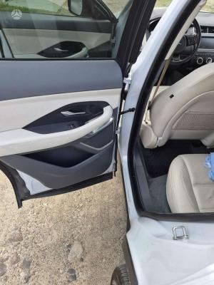 White Jaguar E-Pace 2019 in Telschi, with an engine capacity of 2.00 L and mileage of 212 thousand km for 8500 €, photo 8 on AUTOMOTO.COM.LV