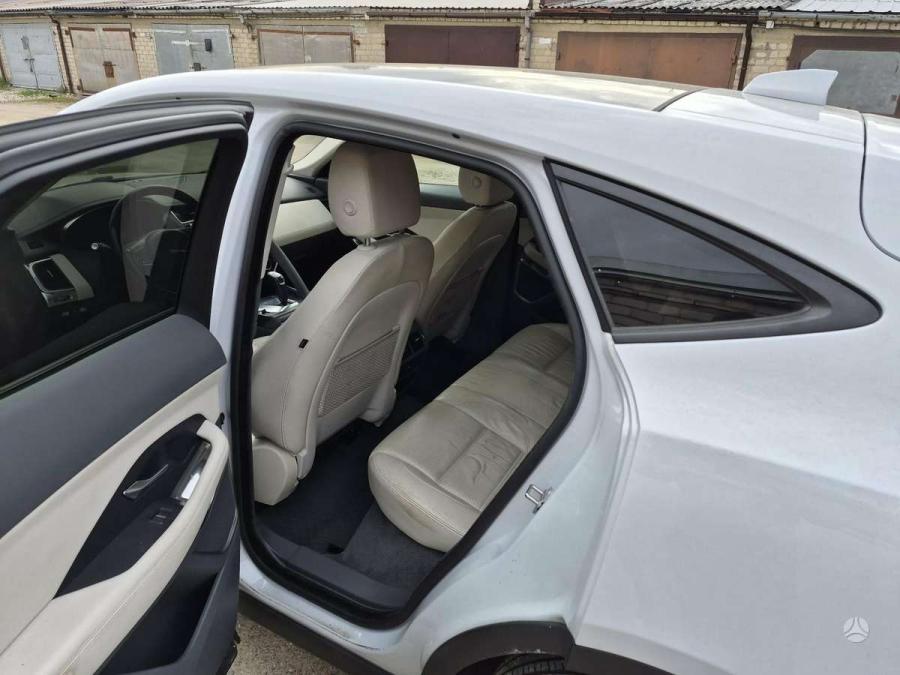 White Jaguar E-Pace 2019 in Telschi, with an engine capacity of 2.00 L and mileage of 212 thousand km for 8500 €, photo 9 on AUTOMOTO.COM.LV