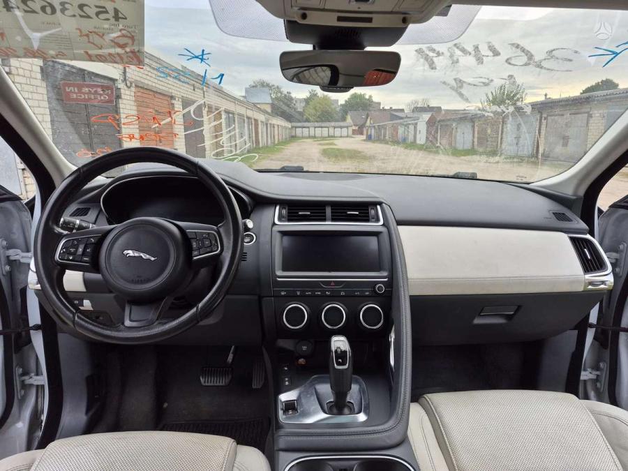 White Jaguar E-Pace 2019 in Telschi, with an engine capacity of 2.00 L and mileage of 212 thousand km for 8500 €, photo 11 on AUTOMOTO.COM.LV