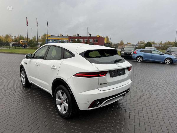 Jaguar E-Pace 2021 in Telschi on AUTOMOTO.COM.LV White Jaguar E-Pace 2021 in Telschi, with an engine capacity of 2.00 L and mileage of 126 thousand km for 10500 €, photo 5 on AUTOMOTO.COM.LV