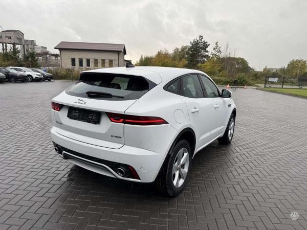 Jaguar E-Pace 2021 in Telschi on AUTOMOTO.COM.LV White Jaguar E-Pace 2021 in Telschi, with an engine capacity of 2.00 L and mileage of 126 thousand km for 10500 €, photo 7 on AUTOMOTO.COM.LV