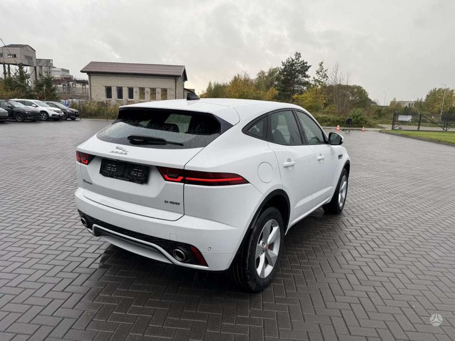 White Jaguar E-Pace 2021 in Telschi, with an engine capacity of 2.00 L and mileage of 126 thousand km for 10500 €, photo 7 on AUTOMOTO.COM.LV