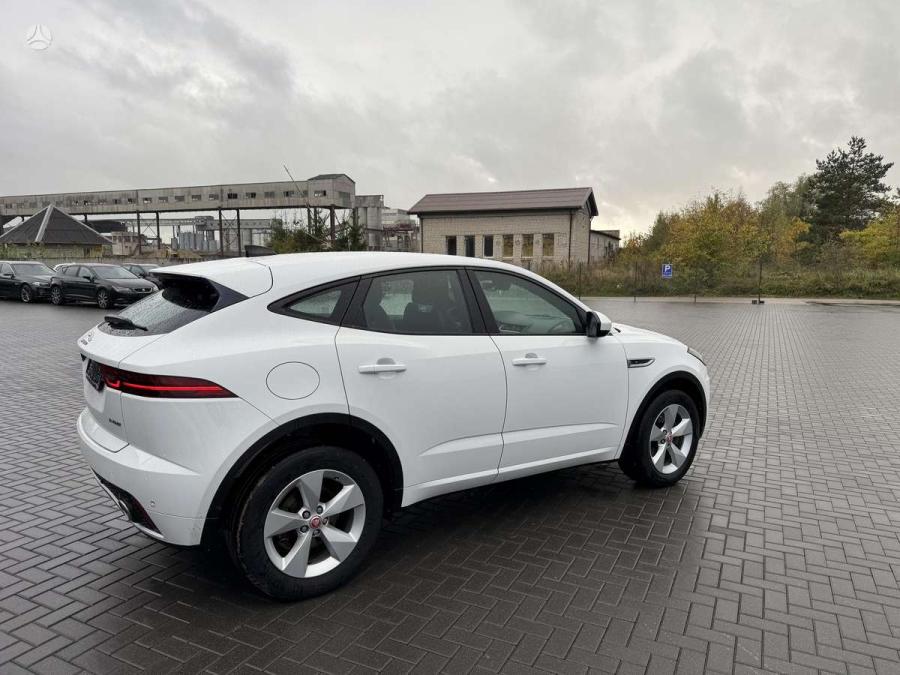 White Jaguar E-Pace 2021 in Telschi, with an engine capacity of 2.00 L and mileage of 126 thousand km for 10500 €, photo 8 on AUTOMOTO.COM.LV