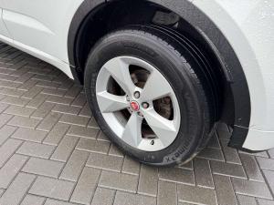 White Jaguar E-Pace 2021 in Telschi, with an engine capacity of 2.00 L and mileage of 126 thousand km for 10500 €, photo 14 on AUTOMOTO.COM.LV
