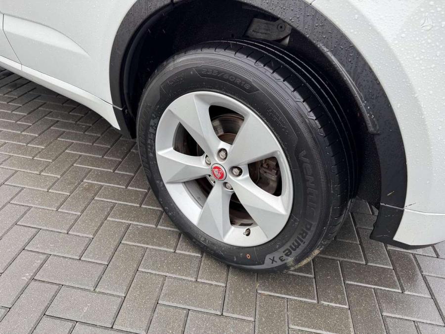 White Jaguar E-Pace 2021 in Telschi, with an engine capacity of 2.00 L and mileage of 126 thousand km for 10500 €, photo 14 on AUTOMOTO.COM.LV
