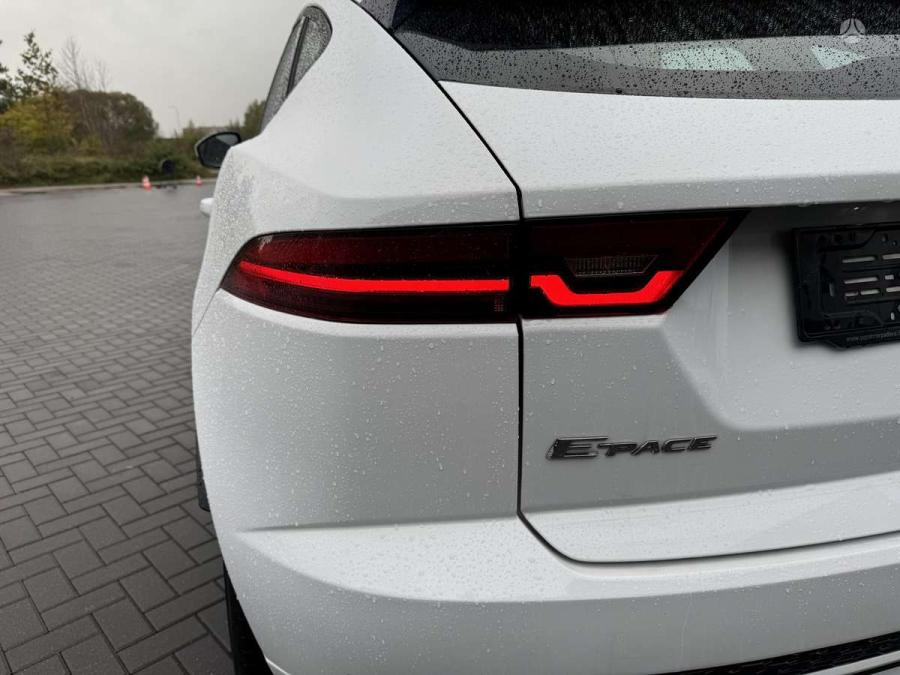 White Jaguar E-Pace 2021 in Telschi, with an engine capacity of 2.00 L and mileage of 126 thousand km for 10500 €, photo 15 on AUTOMOTO.COM.LV