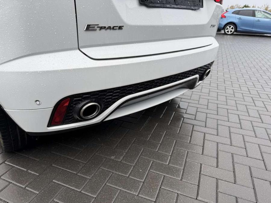 White Jaguar E-Pace 2021 in Telschi, with an engine capacity of 2.00 L and mileage of 126 thousand km for 10500 €, photo 16 on AUTOMOTO.COM.LV