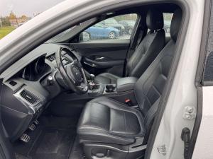 White Jaguar E-Pace 2021 in Telschi, with an engine capacity of 2.00 L and mileage of 126 thousand km for 10500 €, photo 19 on AUTOMOTO.COM.LV