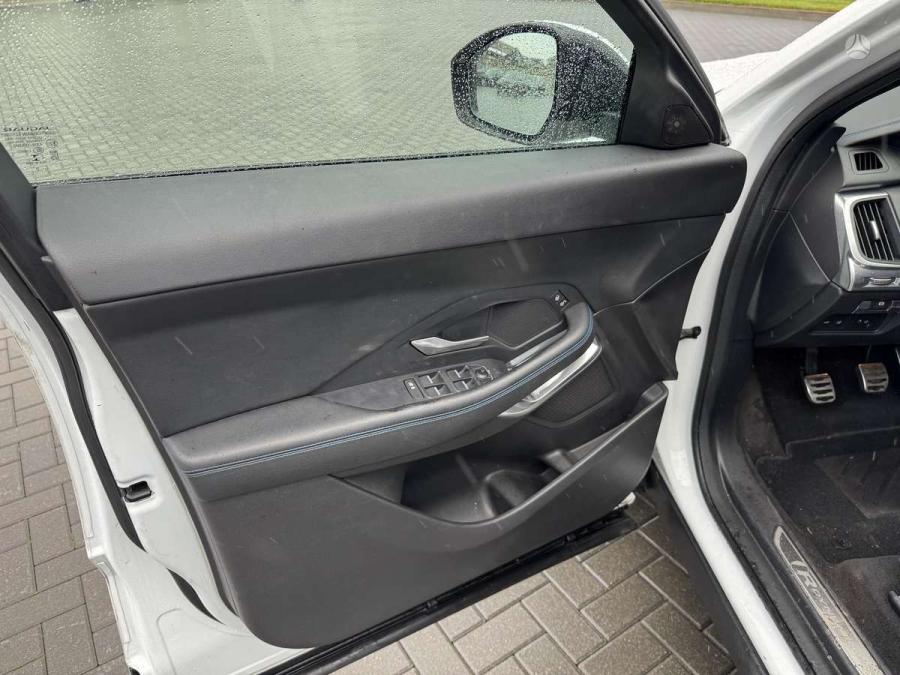 White Jaguar E-Pace 2021 in Telschi, with an engine capacity of 2.00 L and mileage of 126 thousand km for 10500 €, photo 21 on AUTOMOTO.COM.LV