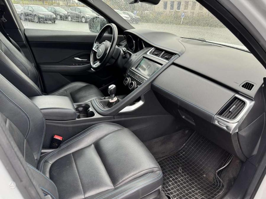 White Jaguar E-Pace 2021 in Telschi, with an engine capacity of 2.00 L and mileage of 126 thousand km for 10500 €, photo 24 on AUTOMOTO.COM.LV