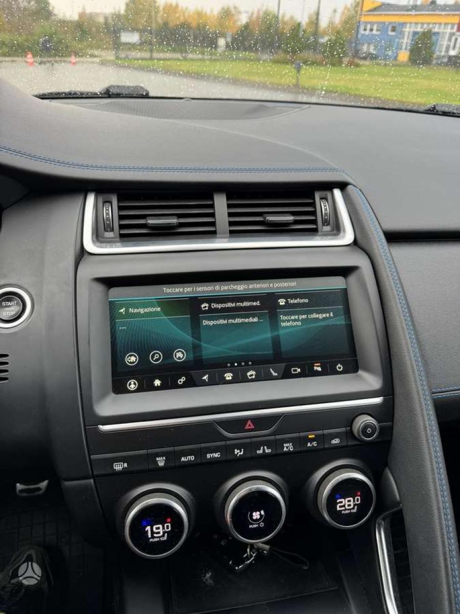 White Jaguar E-Pace 2021 in Telschi, with an engine capacity of 2.00 L and mileage of 126 thousand km for 10500 €, photo 27 on AUTOMOTO.COM.LV