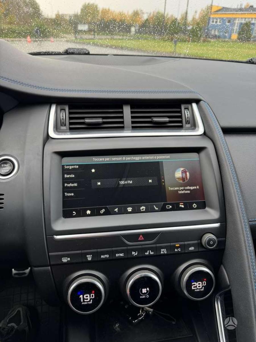 White Jaguar E-Pace 2021 in Telschi, with an engine capacity of 2.00 L and mileage of 126 thousand km for 10500 €, photo 29 on AUTOMOTO.COM.LV