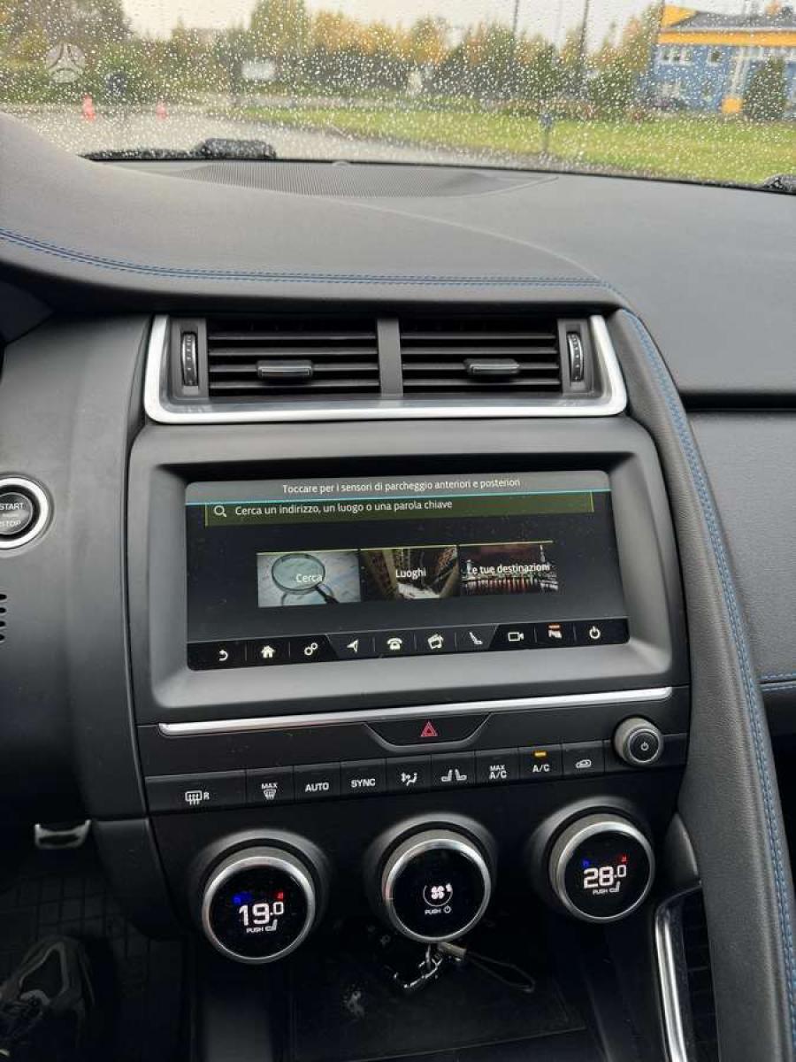 White Jaguar E-Pace 2021 in Telschi, with an engine capacity of 2.00 L and mileage of 126 thousand km for 10500 €, photo 30 on AUTOMOTO.COM.LV