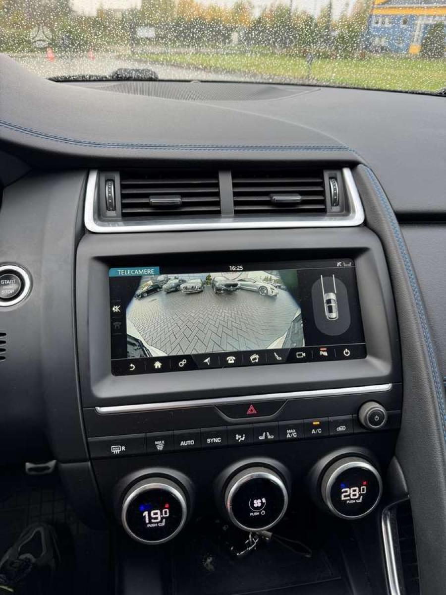 White Jaguar E-Pace 2021 in Telschi, with an engine capacity of 2.00 L and mileage of 126 thousand km for 10500 €, photo 32 on AUTOMOTO.COM.LV