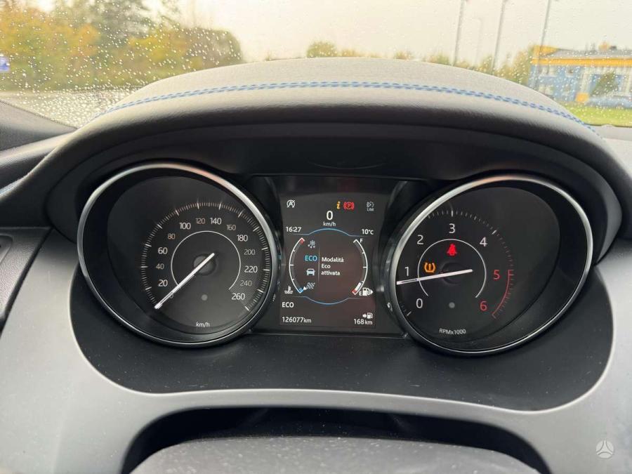 White Jaguar E-Pace 2021 in Telschi, with an engine capacity of 2.00 L and mileage of 126 thousand km for 10500 €, photo 36 on AUTOMOTO.COM.LV