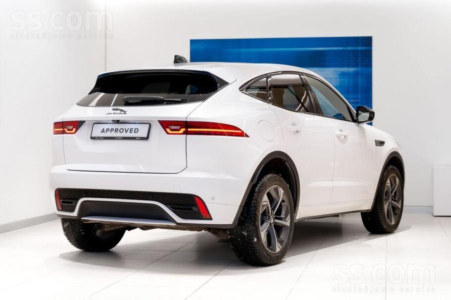 Balts Jaguar E-Pace 2024 Rīga, ar dzinēja tilpumu 2.00 L un nobraukumu 31 tūkst. km par 45990 €, foto 4 vietnē AUTOMOTO.COM.LV