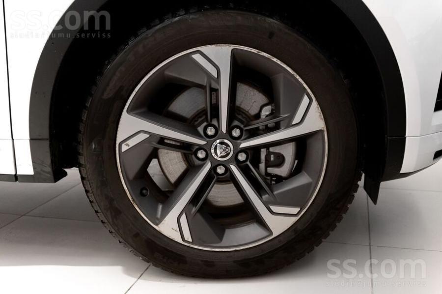 Balts Jaguar E-Pace 2024 Rīga, ar dzinēja tilpumu 2.00 L un nobraukumu 33 tūkst. km par 35990 €, foto 7 vietnē AUTOMOTO.COM.LV