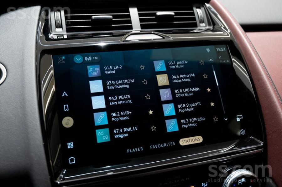 Balts Jaguar E-Pace 2024 Rīga, ar dzinēja tilpumu 2.00 L un nobraukumu 33 tūkst. km par 35990 €, foto 24 vietnē AUTOMOTO.COM.LV
