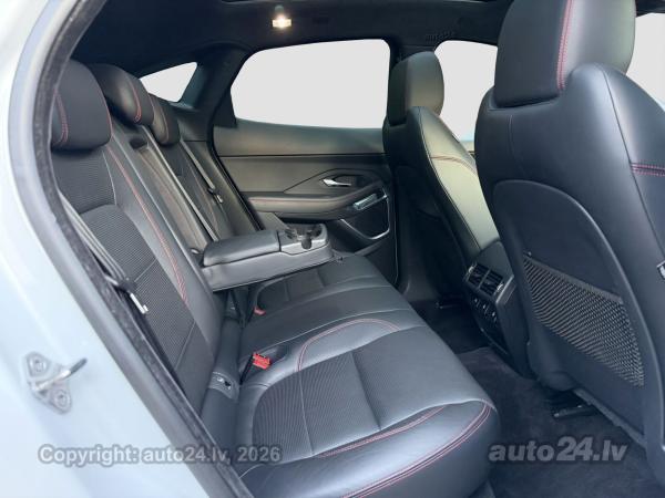 Белый Ягуар E-Pace 2018 в Пярну, объемом двигателя 2.00 л и пробегом 159 тыс. км за 19990 €, фото 7 на AUTOMOTO.COM.LV