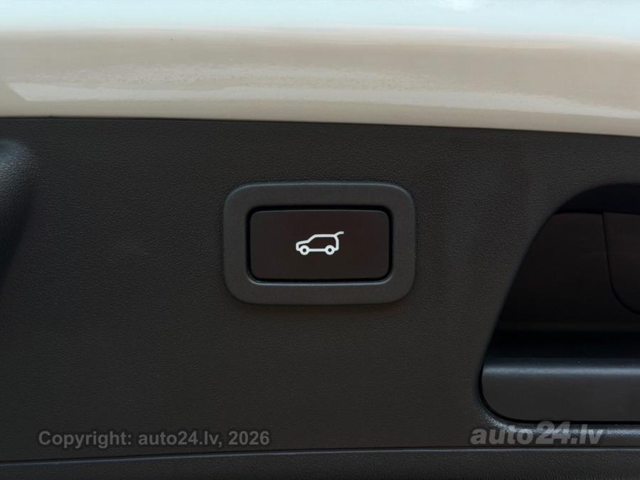 Белый Ягуар E-Pace 2018 в Пярну, объемом двигателя 2.00 л и пробегом 159 тыс. км за 19990 €, фото 26 на AUTOMOTO.COM.LV