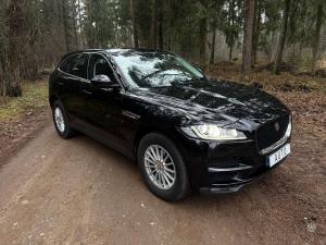 Melns Jaguar F-Pace 2016 Tauragė, ar dzinēja tilpumu 2.00 L un nobraukumu 123 tūkst. km par 10900 €, foto  vietnē AUTOMOTO.COM.LV