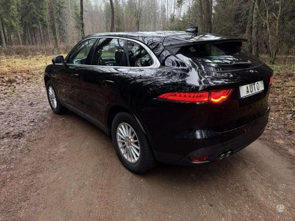 Black Jaguar F-Pace 2016 in Taurage, with an engine capacity of 2.00 L and mileage of 123 thousand km for 10900 €, photo 3 on AUTOMOTO.COM.LV
