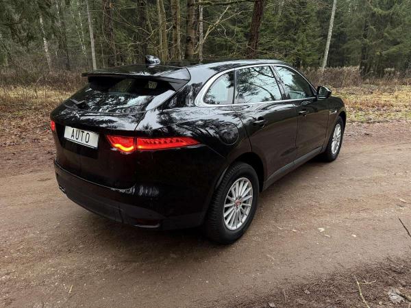 Black Jaguar F-Pace 2016 in Taurage, with an engine capacity of 2.00 L and mileage of 123 thousand km for 10900 €, photo 4 on AUTOMOTO.COM.LV