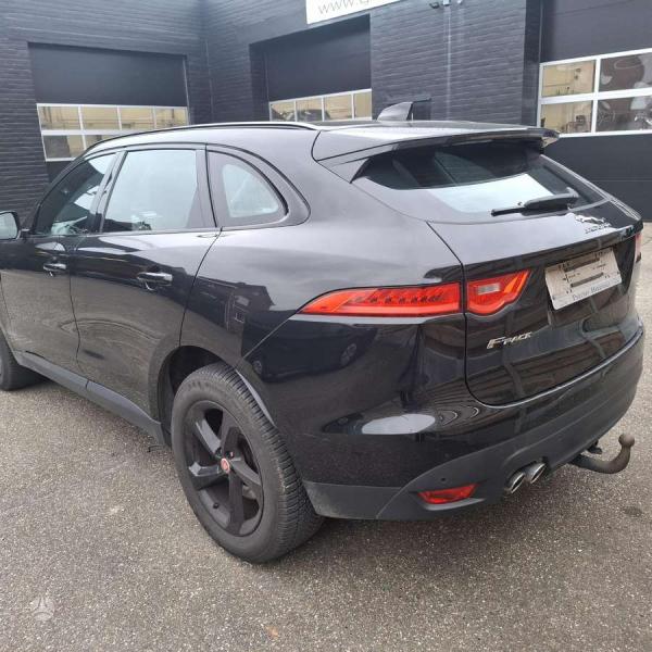 Black Jaguar F-Pace 2016 in Pakruojis, with an engine capacity of 2.00 L and mileage of 159 thousand km for 7500 €, photo 2 on AUTOMOTO.COM.LV