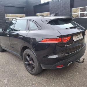 Melns Jaguar F-Pace 2016 Pakruojis, ar dzinēja tilpumu 2.00 L un nobraukumu 159 tūkst. km par 7500 €, foto 2 vietnē AUTOMOTO.COM.LV