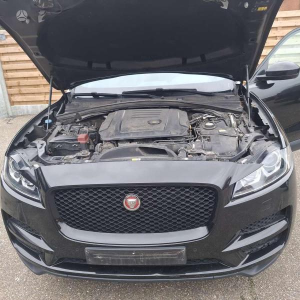 Black Jaguar F-Pace 2016 in Pakruojis, with an engine capacity of 2.00 L and mileage of 159 thousand km for 7500 €, photo 10 on AUTOMOTO.COM.LV