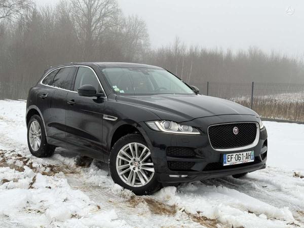 Black Jaguar F-Pace 2016 in Vilnius, with an engine capacity of 2.00 L and mileage of 229 thousand km for 12900 €, photo 9 on AUTOMOTO.COM.LV