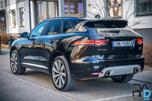 Melns Jaguar F-Pace 2016 Rīga, ar dzinēja tilpumu 3.00 L un nobraukumu 222 tūkst. km par 13990 €, foto 4 vietnē AUTOMOTO.COM.LV