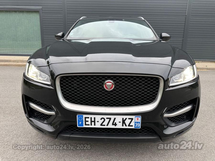 Black Jaguar F-Pace 2016 in Tallinn, with an engine capacity of 2.00 L and mileage of 128 thousand km for 14790 €, photo 3 on AUTOMOTO.COM.LV