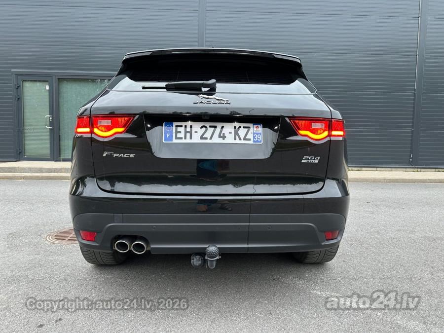 Black Jaguar F-Pace 2016 in Tallinn, with an engine capacity of 2.00 L and mileage of 128 thousand km for 14790 €, photo 9 on AUTOMOTO.COM.LV