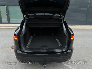 Black Jaguar F-Pace 2016 in Tallinn, with an engine capacity of 2.00 L and mileage of 128 thousand km for 14790 €, photo 10 on AUTOMOTO.COM.LV