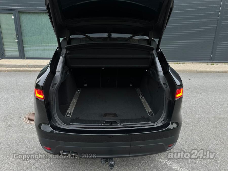 Black Jaguar F-Pace 2016 in Tallinn, with an engine capacity of 2.00 L and mileage of 128 thousand km for 14790 €, photo 10 on AUTOMOTO.COM.LV