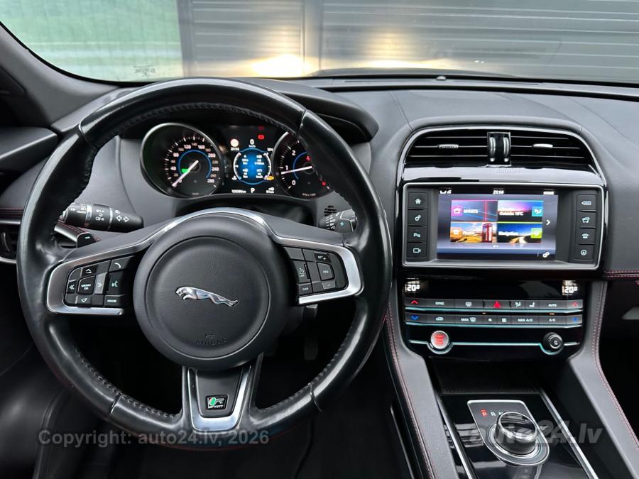 Black Jaguar F-Pace 2016 in Tallinn, with an engine capacity of 2.00 L and mileage of 128 thousand km for 14790 €, photo 19 on AUTOMOTO.COM.LV
