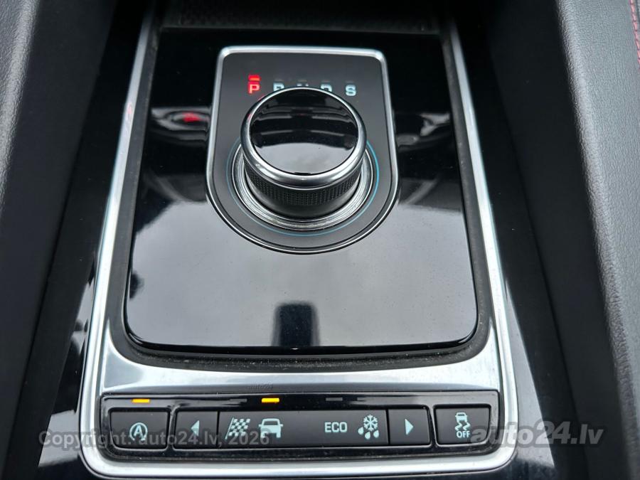 Black Jaguar F-Pace 2016 in Tallinn, with an engine capacity of 2.00 L and mileage of 128 thousand km for 14790 €, photo 21 on AUTOMOTO.COM.LV