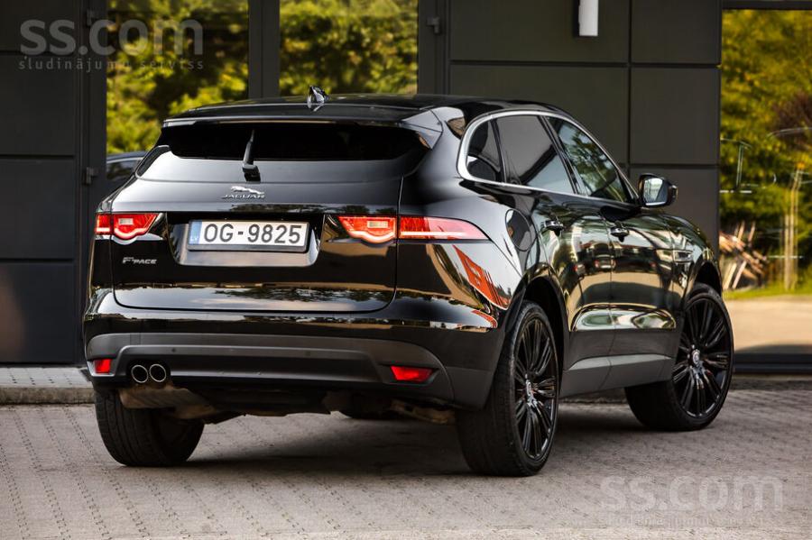 Black Jaguar F-Pace 2016 in Jelgava, with an engine capacity of 2.00 L and mileage of 214 thousand km for 13999 €, photo 6 on AUTOMOTO.COM.LV