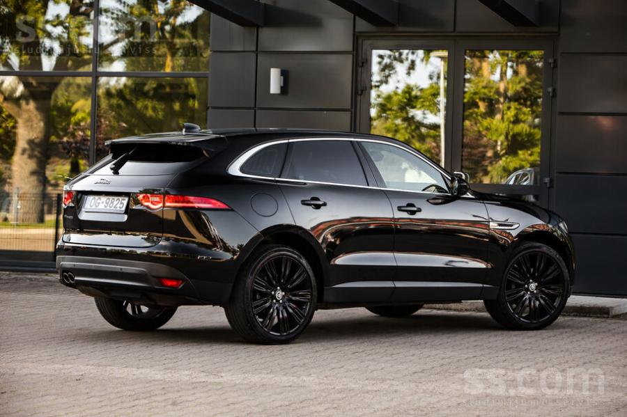 Black Jaguar F-Pace 2016 in Jelgava, with an engine capacity of 2.00 L and mileage of 214 thousand km for 13999 €, photo 7 on AUTOMOTO.COM.LV
