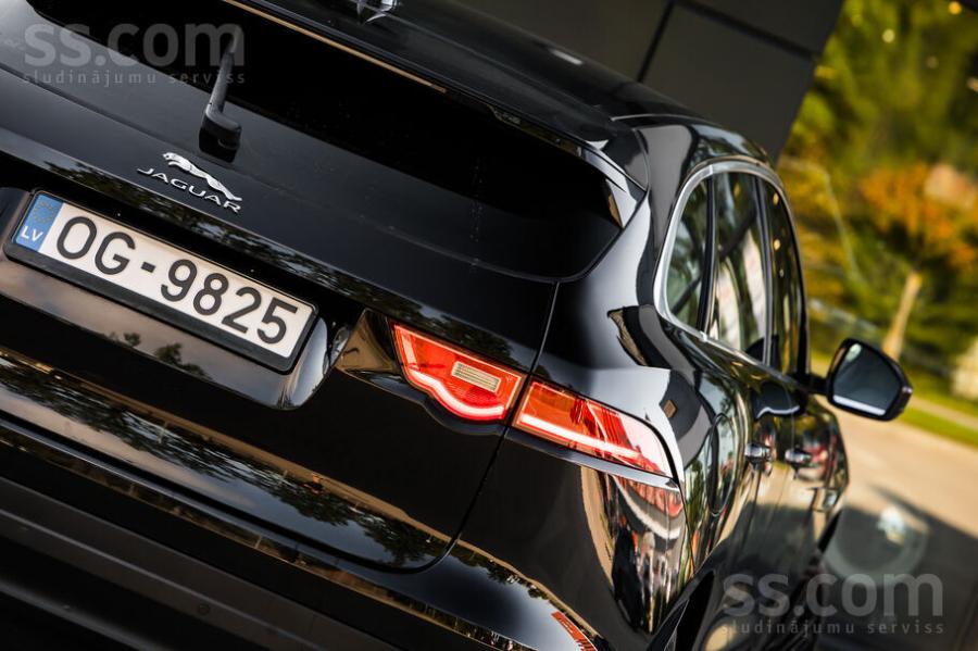Black Jaguar F-Pace 2016 in Jelgava, with an engine capacity of 2.00 L and mileage of 214 thousand km for 13999 €, photo 8 on AUTOMOTO.COM.LV