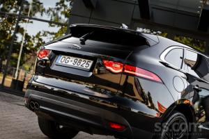 Black Jaguar F-Pace 2016 in Jelgava, with an engine capacity of 2.00 L and mileage of 214 thousand km for 13999 €, photo 9 on AUTOMOTO.COM.LV