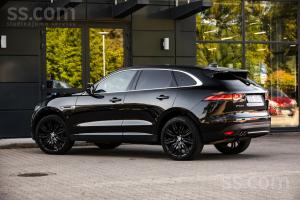 Black Jaguar F-Pace 2016 in Jelgava, with an engine capacity of 2.00 L and mileage of 214 thousand km for 13999 €, photo 11 on AUTOMOTO.COM.LV