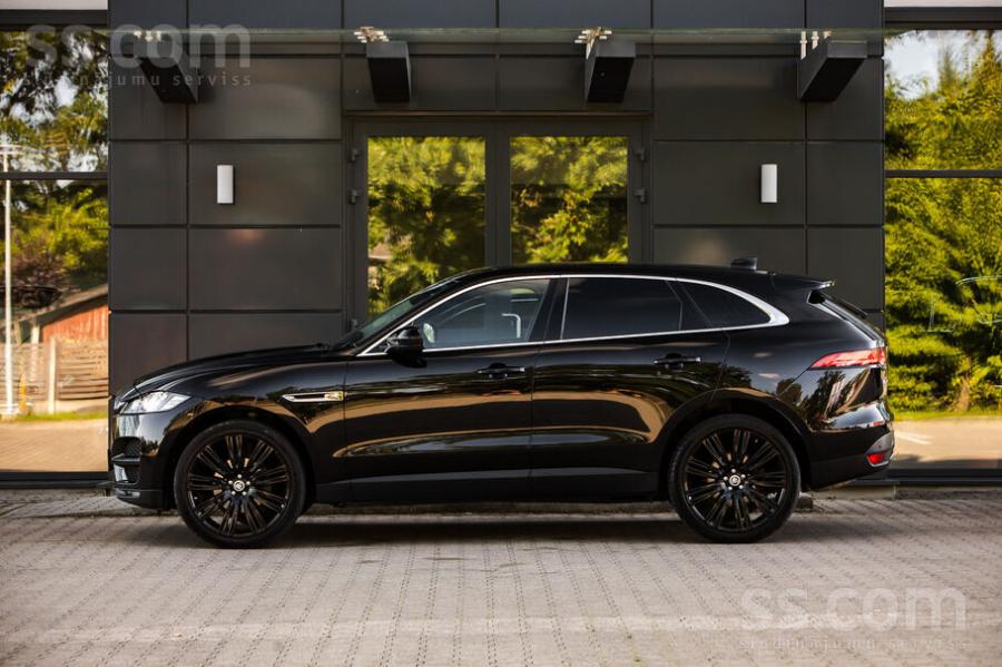 Black Jaguar F-Pace 2016 in Jelgava, with an engine capacity of 2.00 L and mileage of 214 thousand km for 13999 €, photo 12 on AUTOMOTO.COM.LV