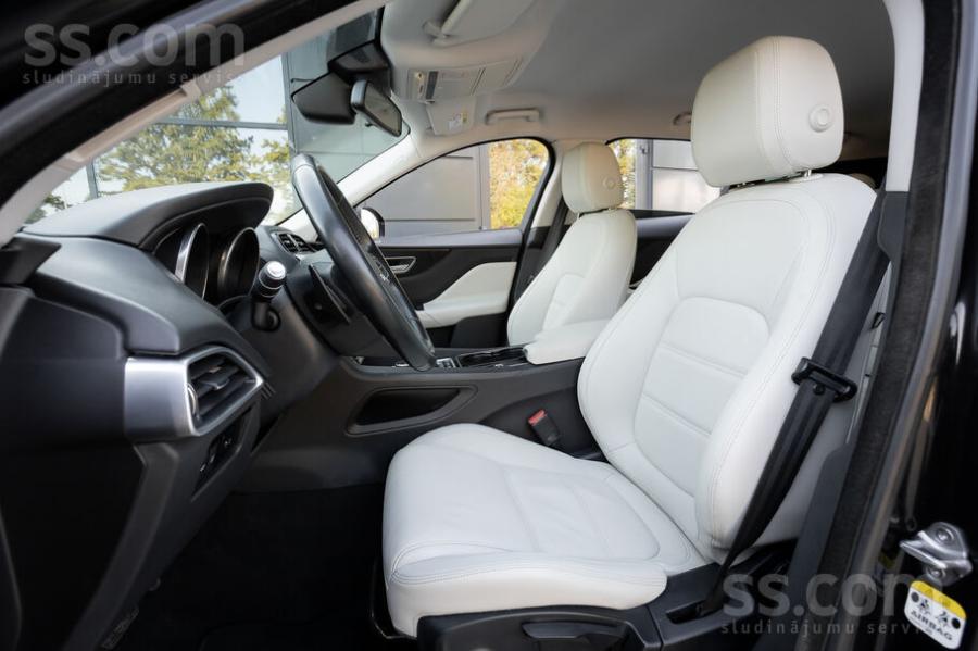 Black Jaguar F-Pace 2016 in Jelgava, with an engine capacity of 2.00 L and mileage of 214 thousand km for 13999 €, photo 15 on AUTOMOTO.COM.LV