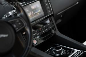 Black Jaguar F-Pace 2016 in Jelgava, with an engine capacity of 2.00 L and mileage of 214 thousand km for 13999 €, photo 17 on AUTOMOTO.COM.LV